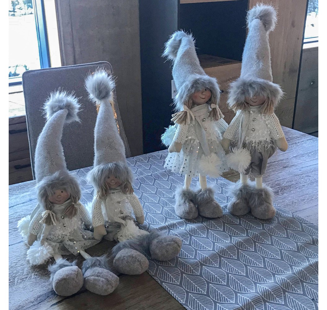 Istuv tüdruk MIA, hall / valge, H37cm